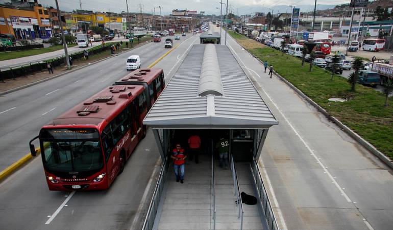 Multados por colarse en Transmilenio: Van 380 multados por 'colarse' en ...