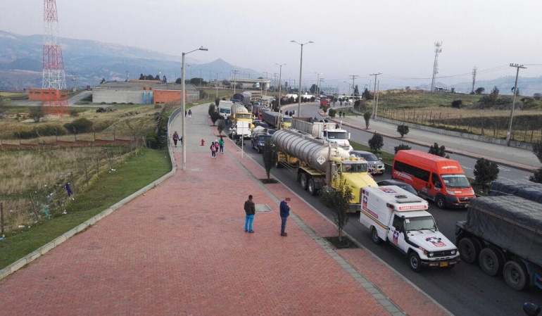 Derrumbe En La Vía Bogotá Villavicencio Paso Alterno Por Derrumbe La