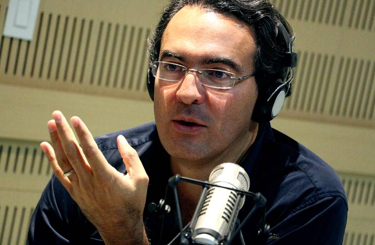 Juan Gabriel Vásquez en Mi Banda Sonora | A Vivir Que Son Dos Días | Caracol Radio