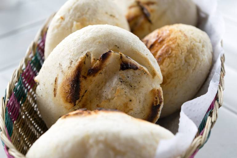 Arepas: 73% de los colombianos consume arepa en el desayuno | Sanamente ...