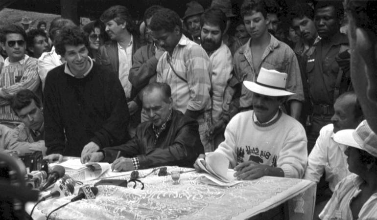 M-19: Hace 27 años el M-19 dejó las armas | Nacional | Caracol Radio