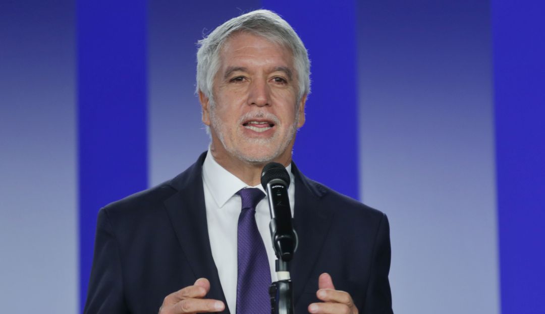 Enrique Peñalosa El Precandidato Enrique Peñalosa Es Internado Por